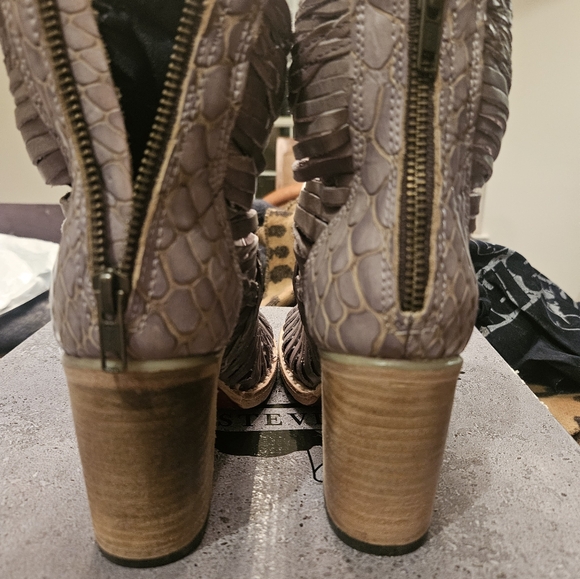 Freebird by Steven | Shoes | Nib Freebird By Steven Bela Stone Multi ...